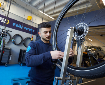 Fietsreparatie of fietsonderhoud nodig? Ook elektrisch! Kom langs bij ...